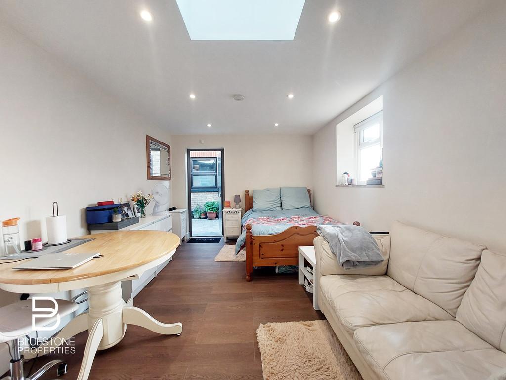 Moyser Road, Furzedown Studio to rent - £1,299 pcm (£300 pw)