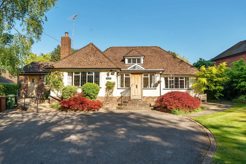 Chalk Lane, East Horsley, KT24 3 bed detached house for sale - £1,295,000
