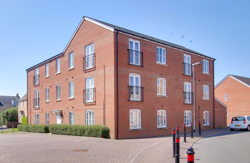 Finch Court, Trowbridge 2 bed apartment for sale - £160,000