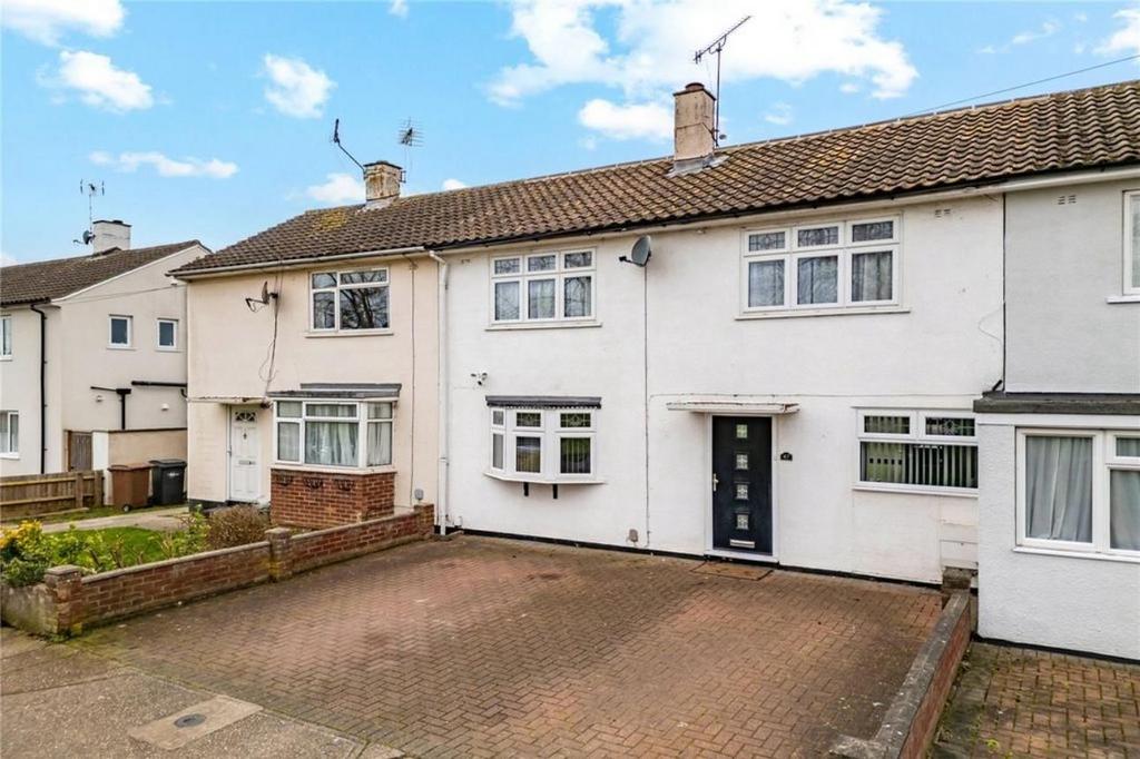 Chelmsford CM1 3 bed terraced house - £1,750 pcm (£404 pw)