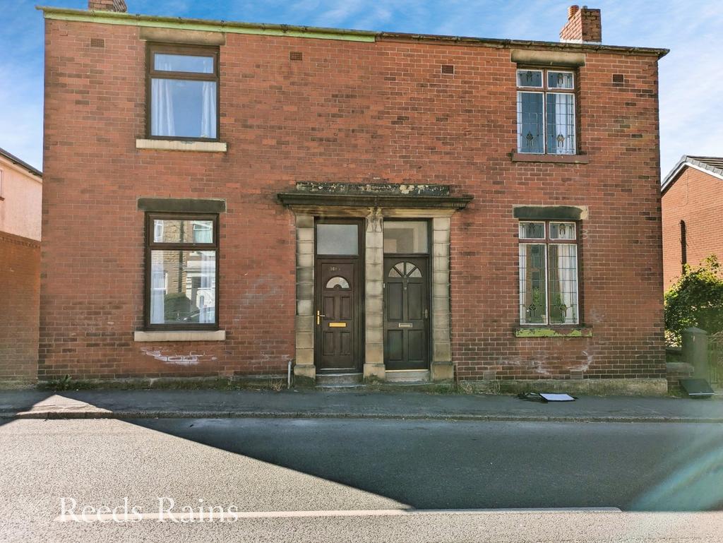 Lyons Lane, Lancashire PR6 3 bed semi-detached house - £850 pcm (£196 pw)