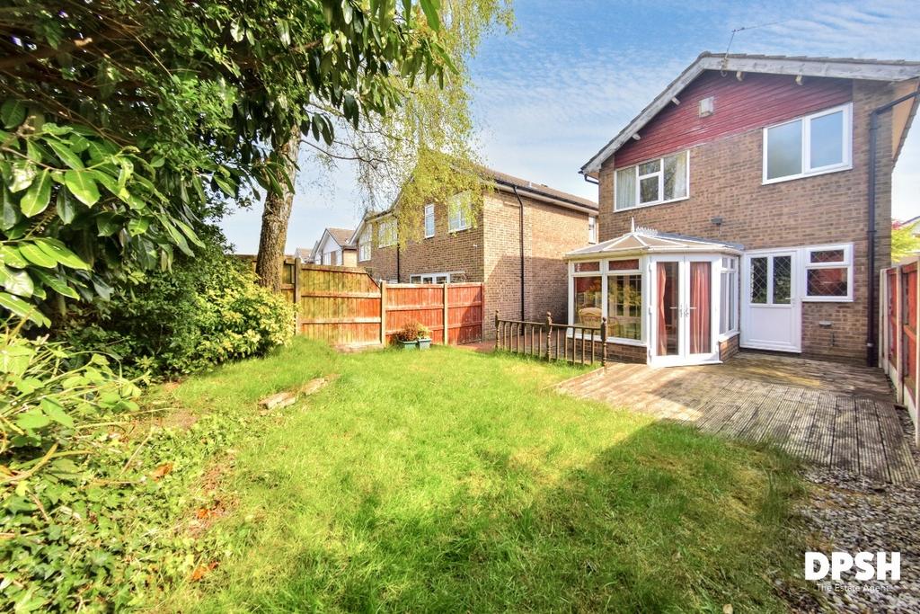 Lawns Green, New Farnley, Leeds 3 bed detached house - £235,000