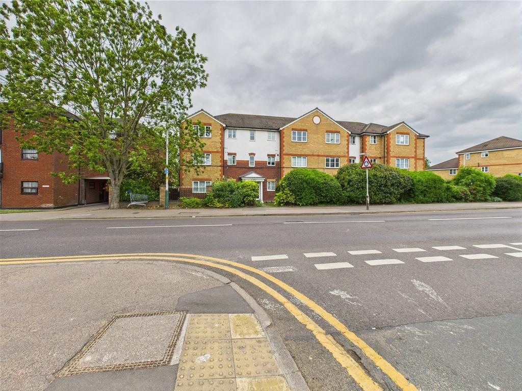 South Street, Romford RM1 2 bed flat - £1,700 pcm (£392 pw)