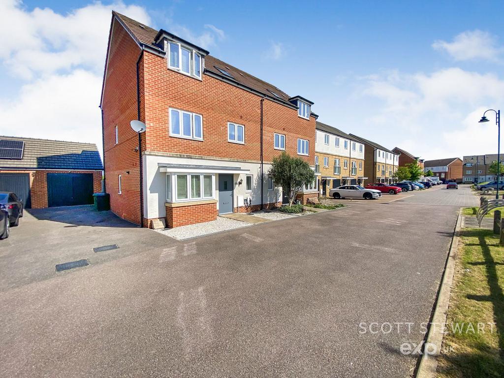 Kite Way, Peterborough PE7 5 bed semi-detached house - £350,000