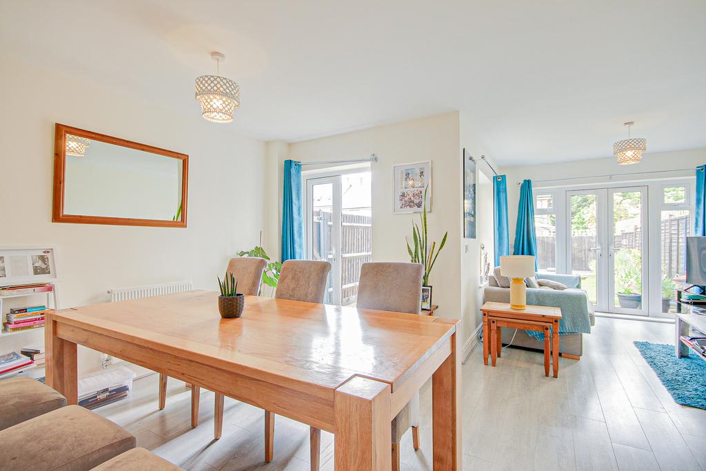 Manu Marble Way, Linden, Gloucester, GL1 4 bed semi-detached house - £ ...