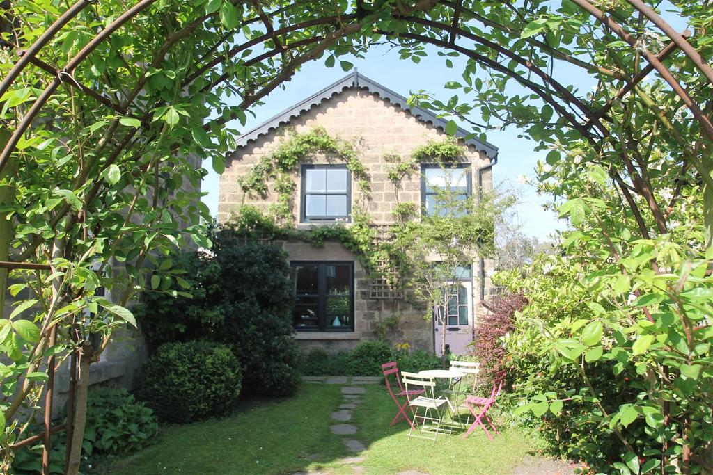 Ripon Road, Harrogate HG3 4 bed semi-detached house for sale - £499,950