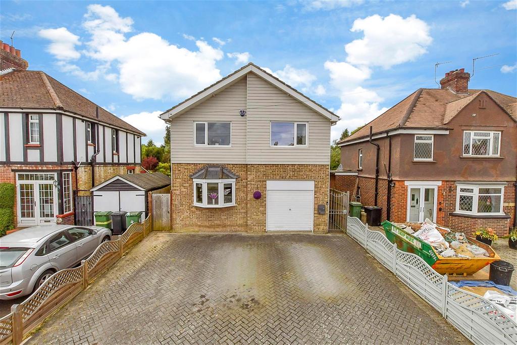 Sutton Road, Maidstone ME15 4 bed detached house for sale - £380,000
