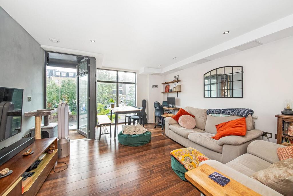 Queens Road, Peckham, London, SE15 1 bed apartment - £390,000