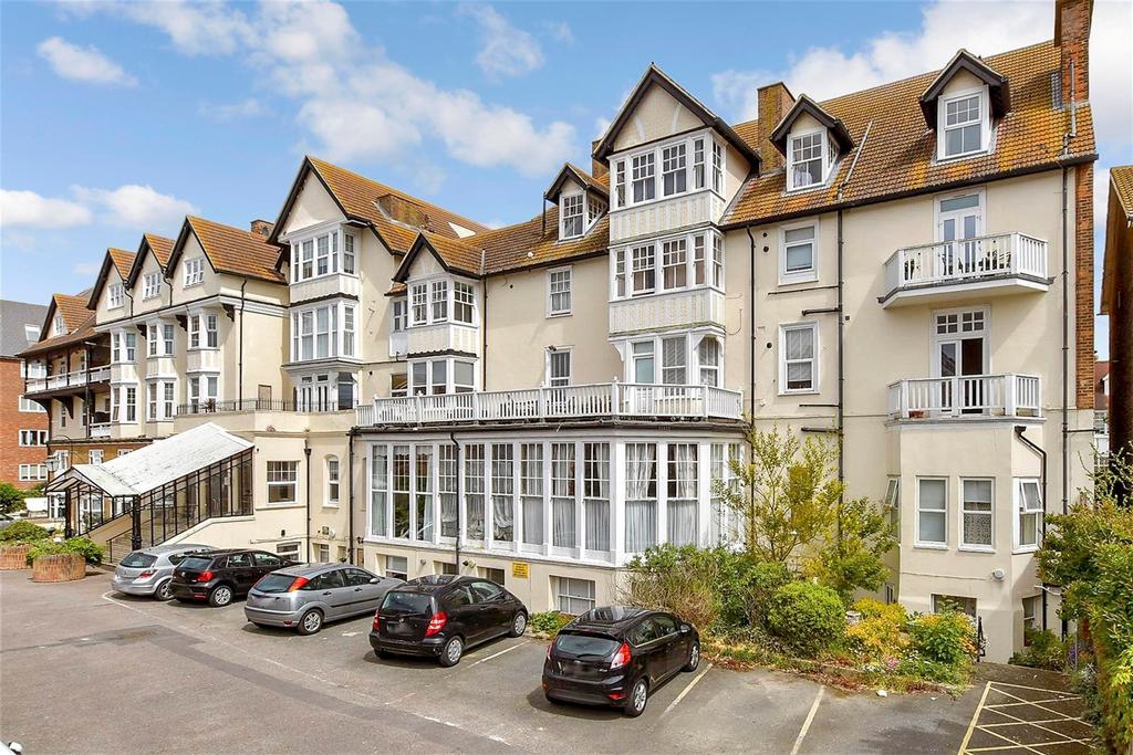 Beach Road, Westgate-On-Sea, Kent 1 bed maisonette for sale - £140,000