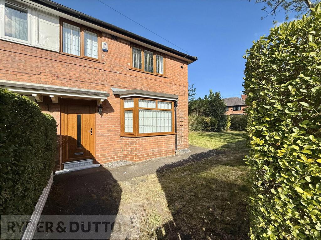 Mitcham Avenue, Blackley, Manchester, M9 3 bed townhouse - £1,200 pcm ...