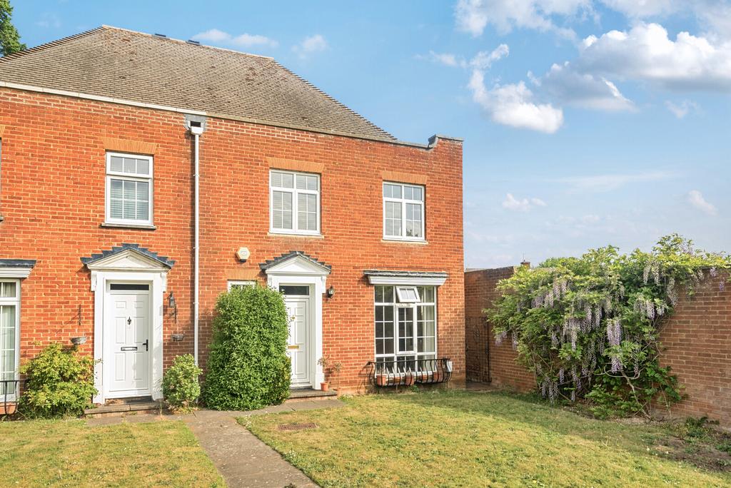 Mulberry Trees, Shepperton, TW17 3 bed end of terrace house for sale ...