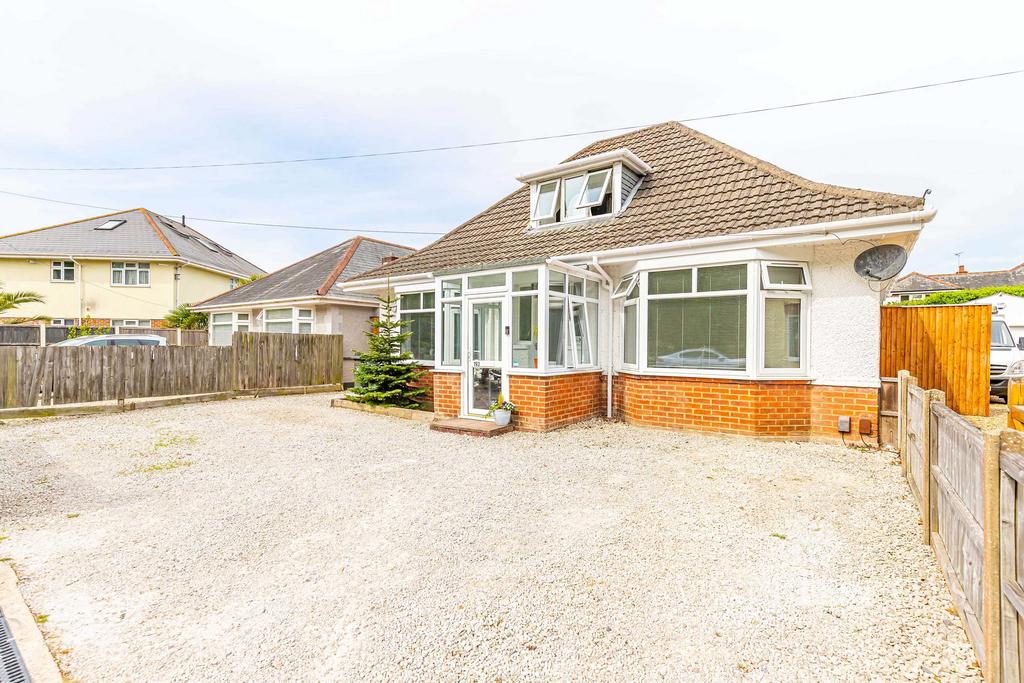 Redhill Drive, Bournemouth BH10 3 bed chalet for sale - £425,000
