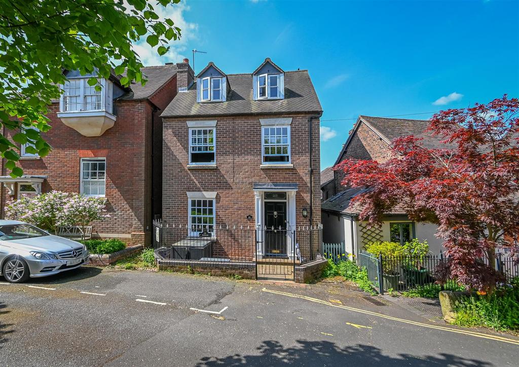 25 St. Leonards Close, Bridgnorth 3 bed detached house for sale - £425,000