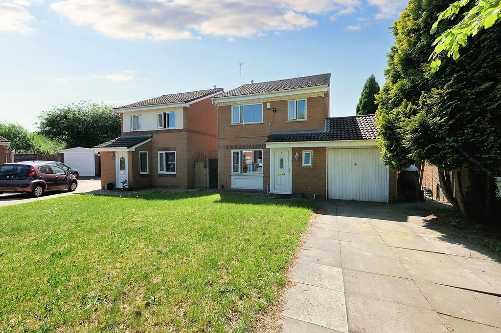 Caledonian Drive, Eccles, M30 3 bed detached house - £300,000