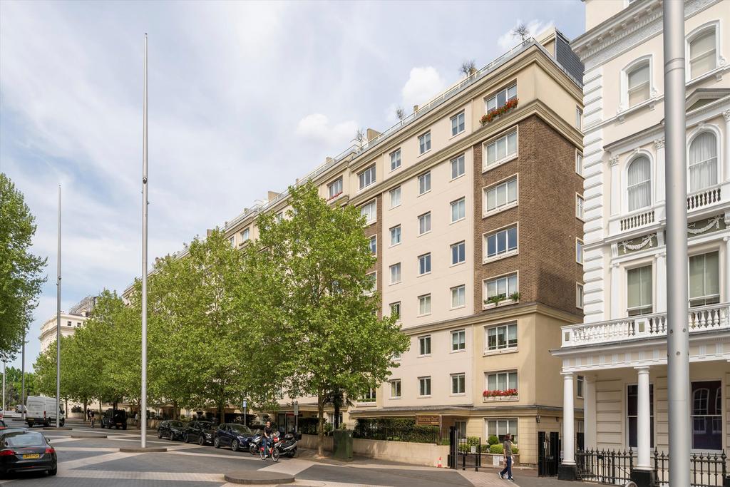 Montrose Court, Princes Gate, London... 3 bed flat for sale - £1,895,000