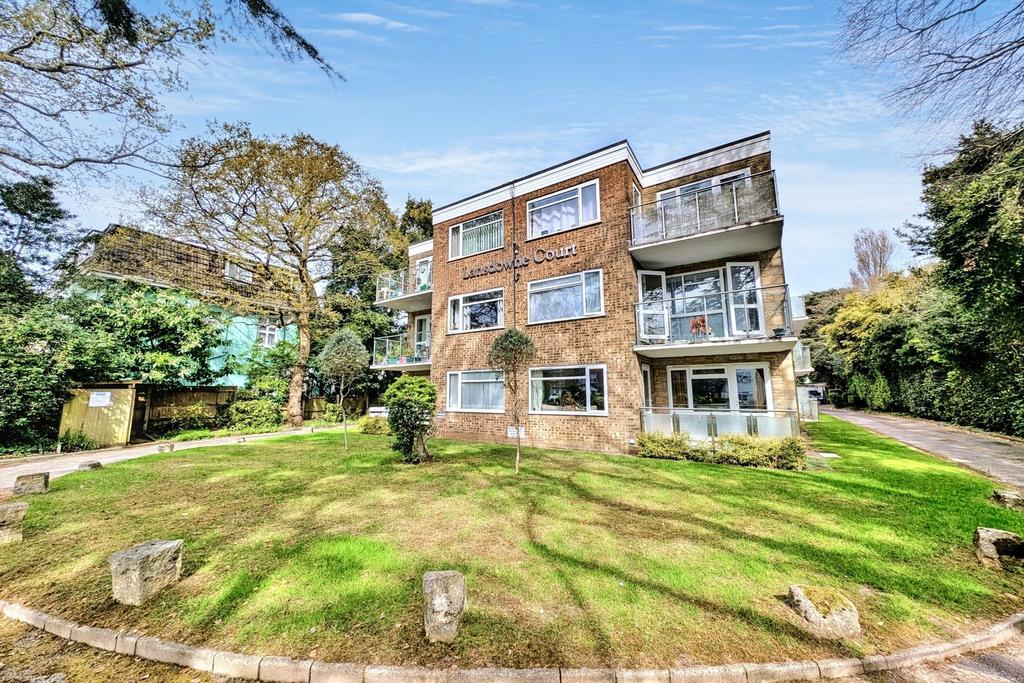 Bournemouth 1 bed flat - £160,000