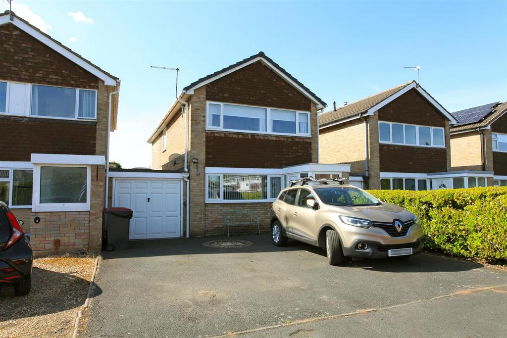 Hampton Close, Newport 4 bed link detached house - £325,000