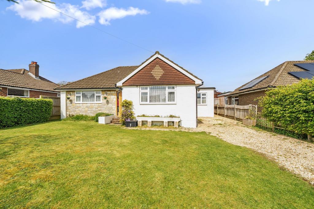 Orchard Road, South Wonston, SO21 3 bed bungalow - £575,000