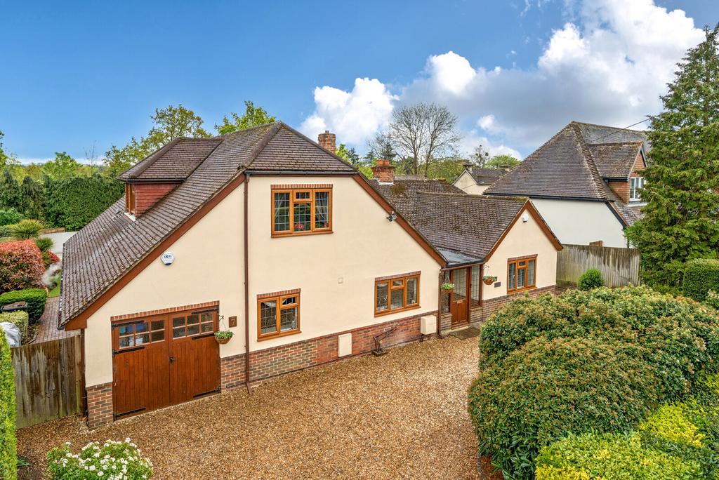 Shortheath Crest, Farnham, GU9 5 bed detached house for sale - £1,250,000