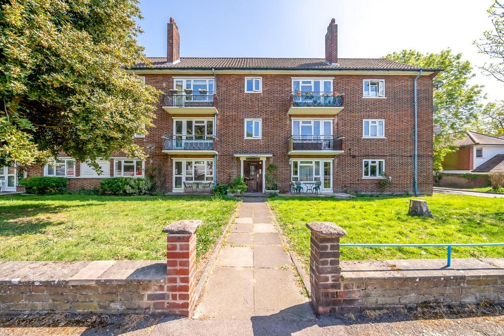 Beaconsfield Close, London SE3 2 bed flat for sale - £400,000