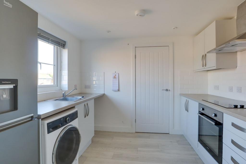 Druids Close, Beck Row, IP28 2 bed apartment to rent - £1,100 pcm (£254 pw)