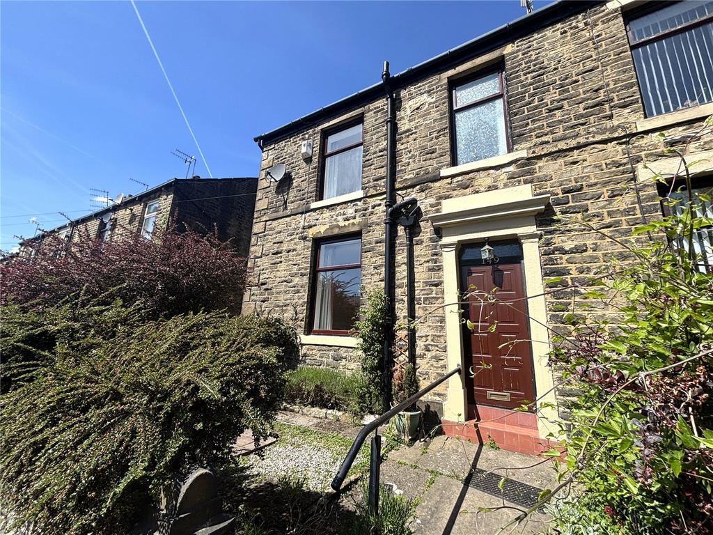HUDDERSFIELD ROAD, Rochdale OL16 2 bed end of terrace house - £1,100 ...