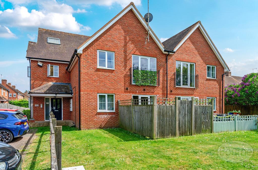 Longacre, Ash GU12 1 bed penthouse for sale - £140,000