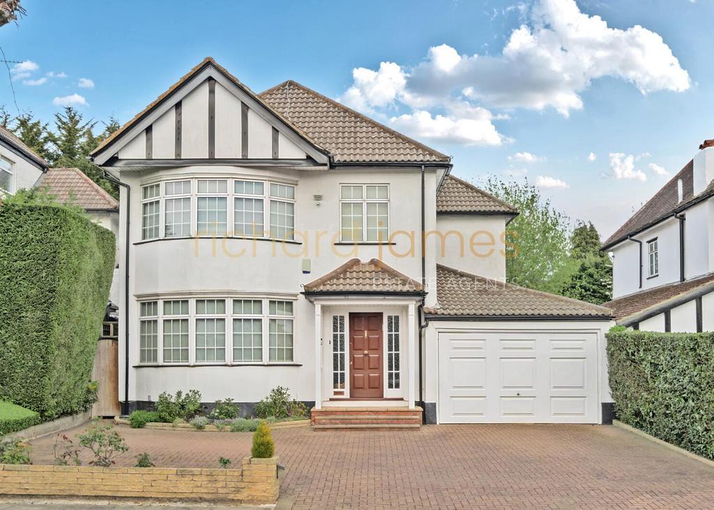 Millway, Mill Hill, NW7 3 bed detached house for sale - £1,695,000