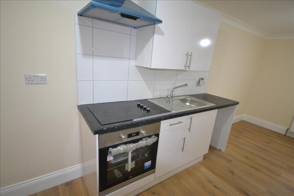 Stag Lane, London, NW9 Studio to rent - £698 pcm (£161 pw)