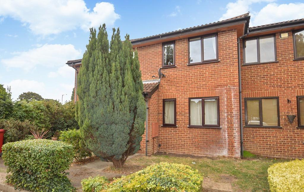 Mountbatten Close, Slough, Berkshire... 1 bed terraced house - £1,000 ...