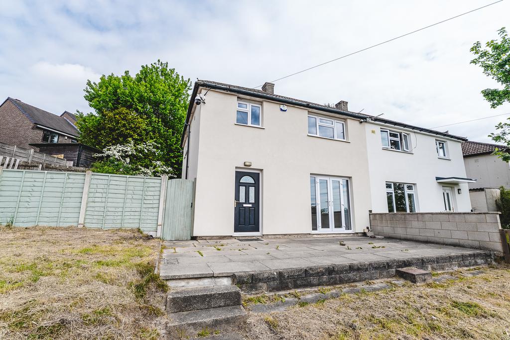 19 The Rein, Seacroft LS14 3 bed semi-detached house - £995 pcm (£230 pw)