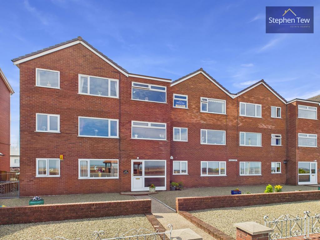 The Esplanade, Poulton-Le-Fylde FY6 2 bed flat for sale - £100,000