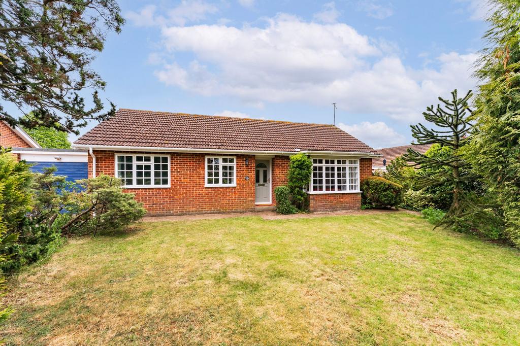 Lime Tree Crescent, Little Fransham 3 bed detached bungalow for sale ...