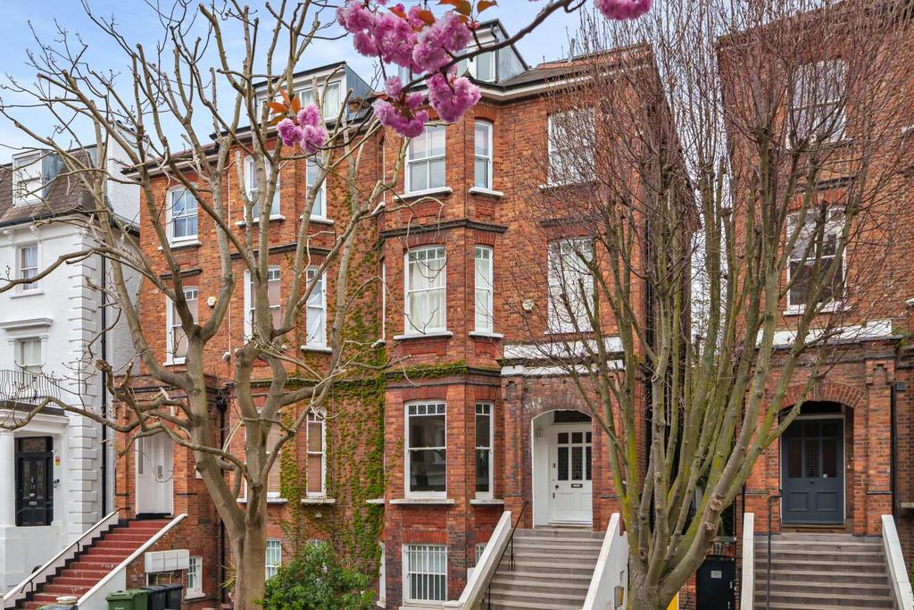 Adamson Road, London, NW3 2 bed flat for sale - £950,000