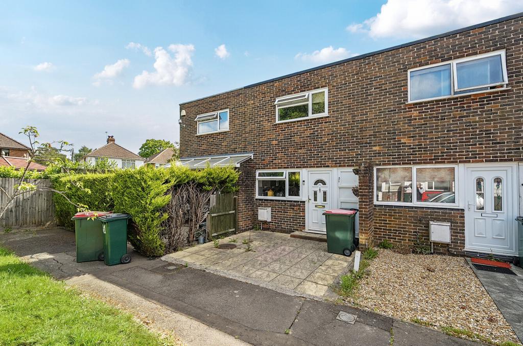 Redwood Close, Crawley, West Sussex 2 bed terraced house for sale - £ ...
