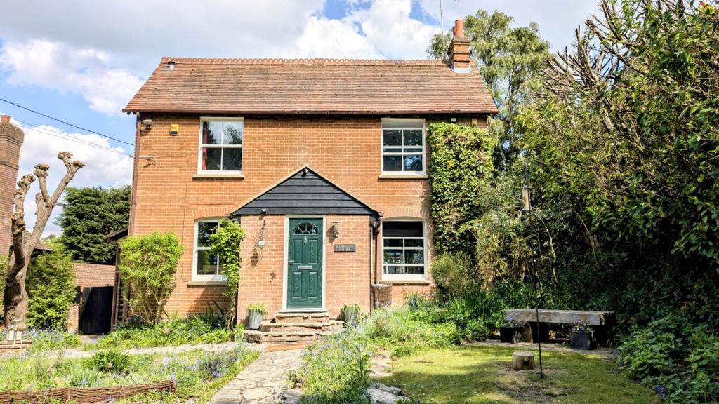 Golf Lane, Bordon GU35 4 bed detached house - £725,000