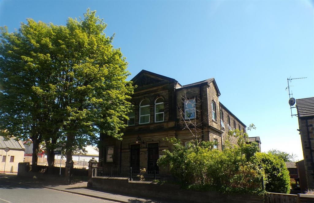 St Vincents Court, Littlemoor Road... 1 bed apartment - £795 pcm (£183 pw)