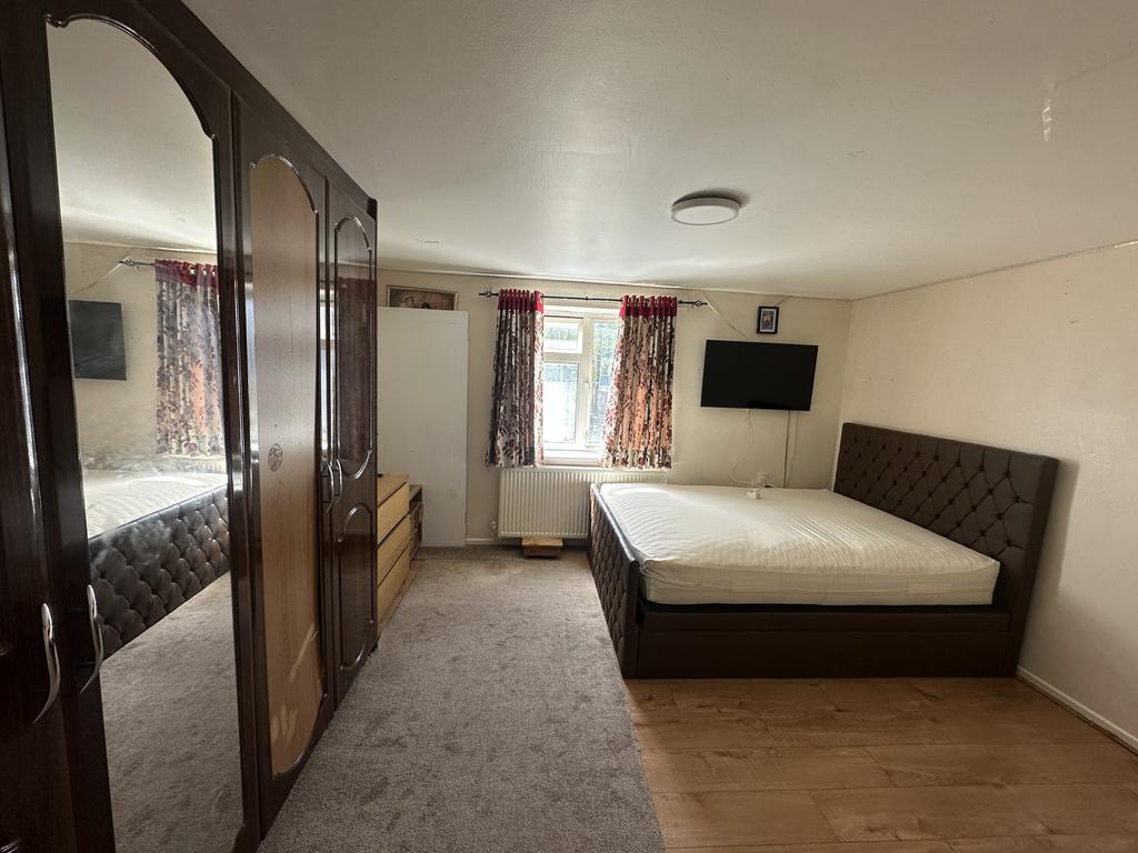 Convent Way, Southall UB2 2 bed flat to rent - £2,200 pcm (£508 pw)