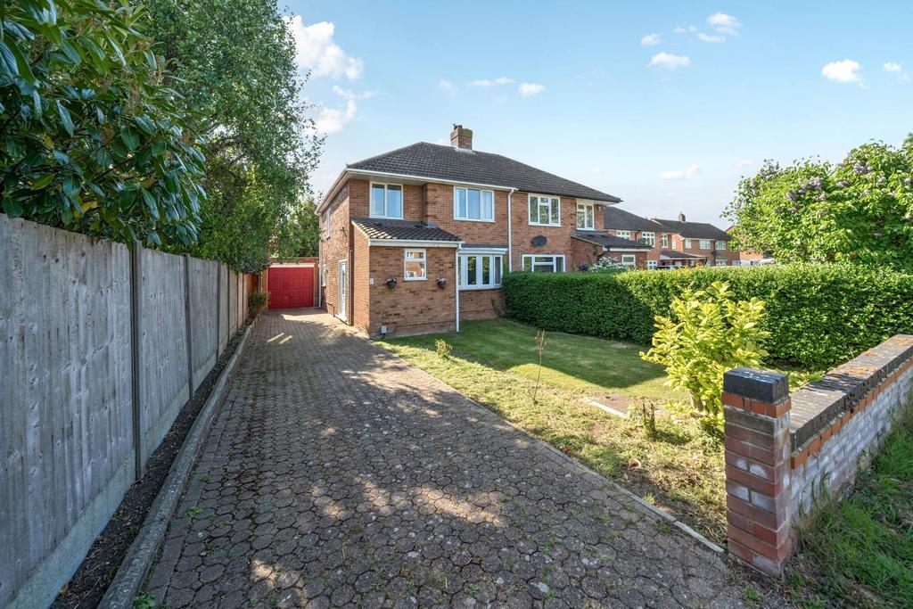 Foxlease, Bedford 3 bed semi-detached house for sale - £375,000
