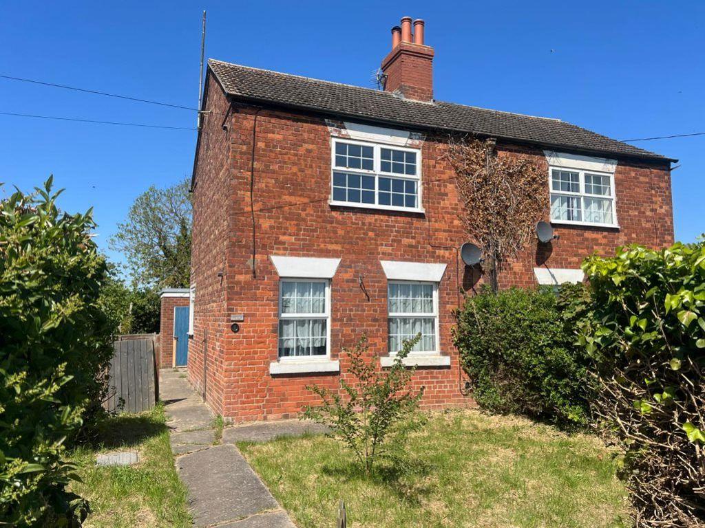 NUSSEYS COTTAGE, SUTTERTON 2 bed house - £695 pcm (£160 pw)