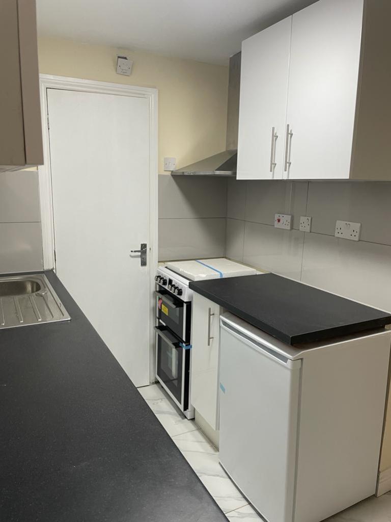145 Hammersmith Road, London, W14 2 bed terraced house - £1,672 pcm (£ ...