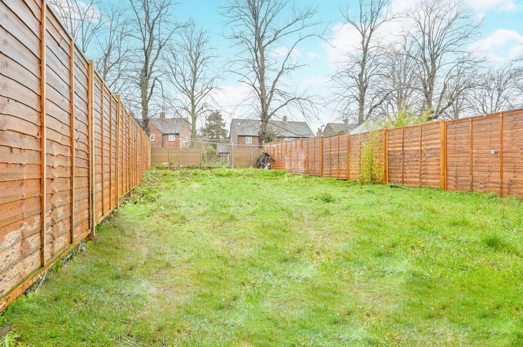 Cedar Way, Guildford, GU1 6 bed semi-detached house for sale - £675,000