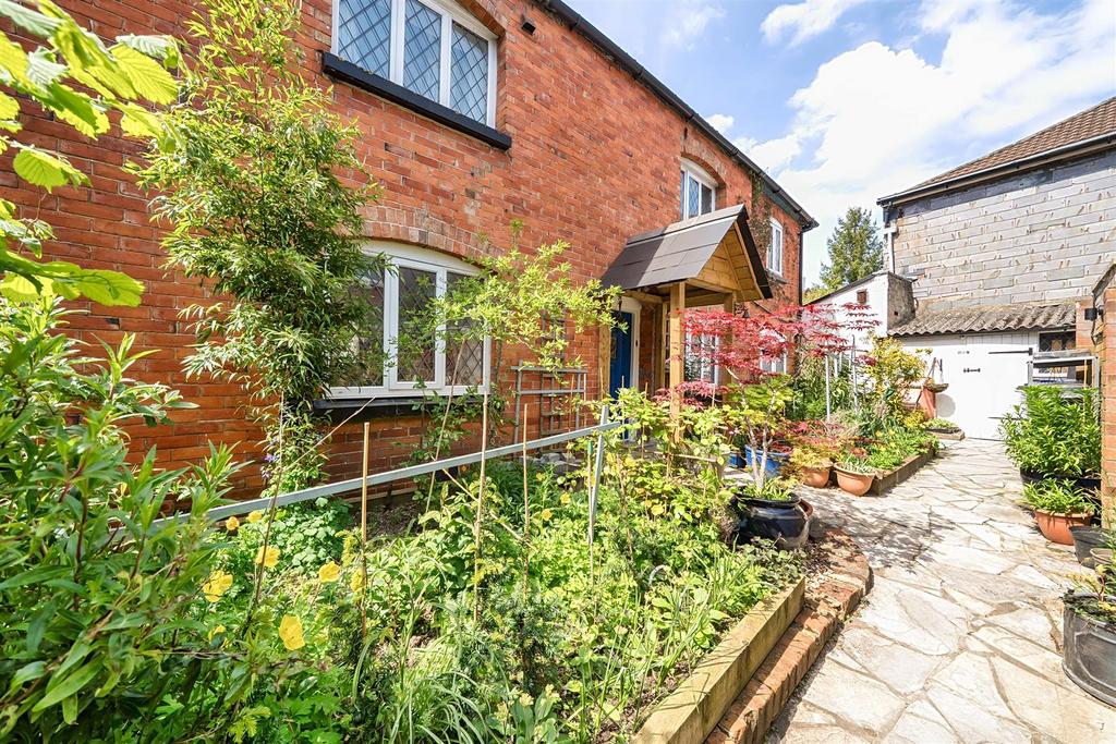 Devizes Road, Salisbury SP2 2 bed detached house for sale - £390,000
