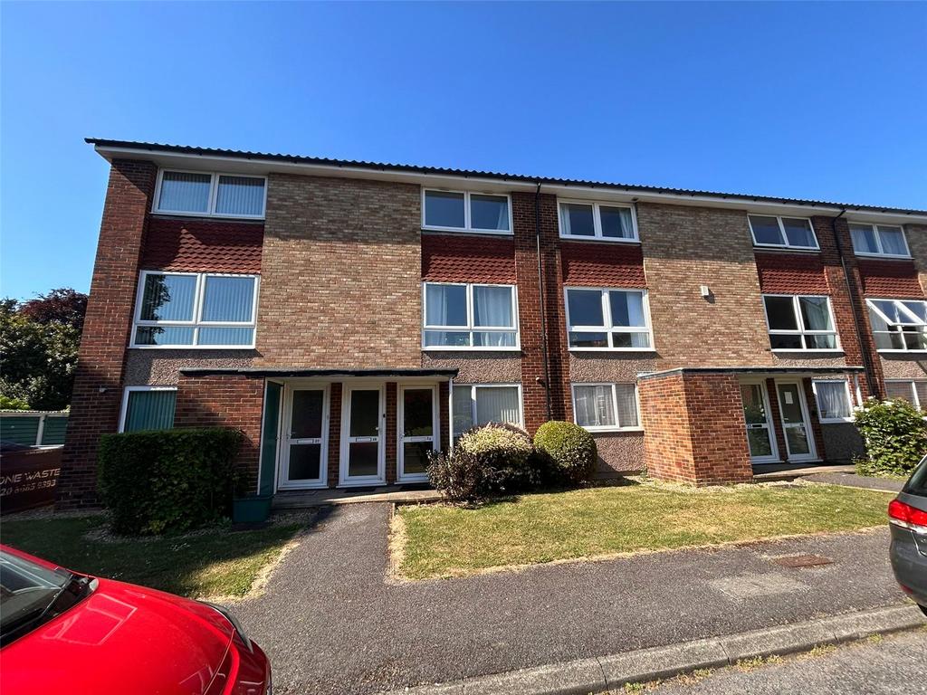 Weymouth Court, Sutton SM2 2 bed maisonette to rent - £1,600 pcm (£369 pw)