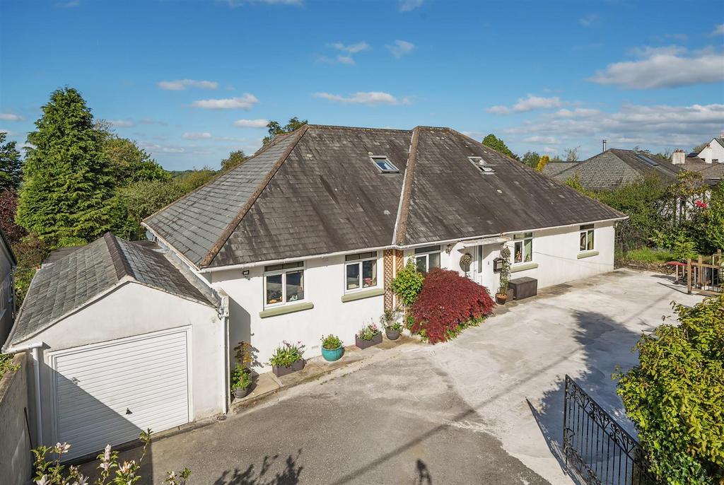 Burrator Road, Dousland 5 bed detached house - £695,000