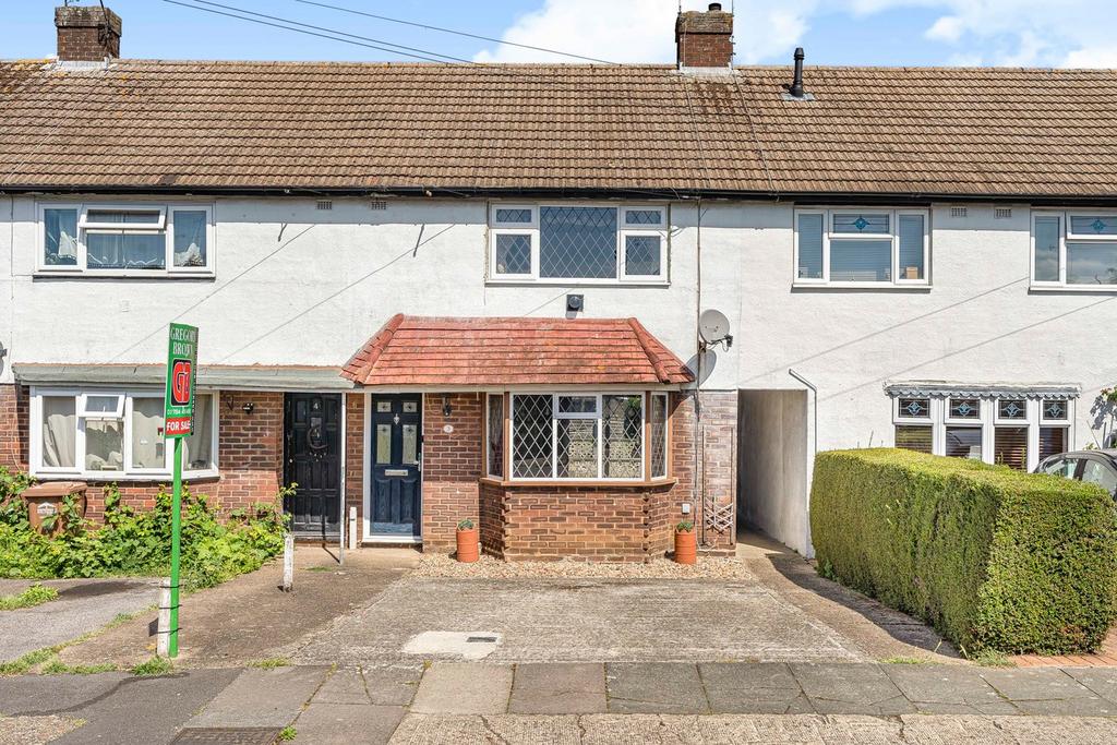 Stuart Way, Staines-upon-Thames, TW18 2 bed terraced house for sale - £ ...