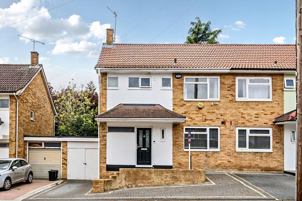 Farmlands, Pinner, Middlesex 3 bed semi-detached house - £650,000