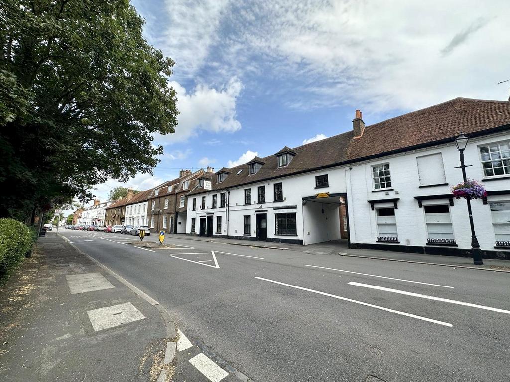 Park Street, Colnbrook, Slough 2 bed apartment for sale - £230,000
