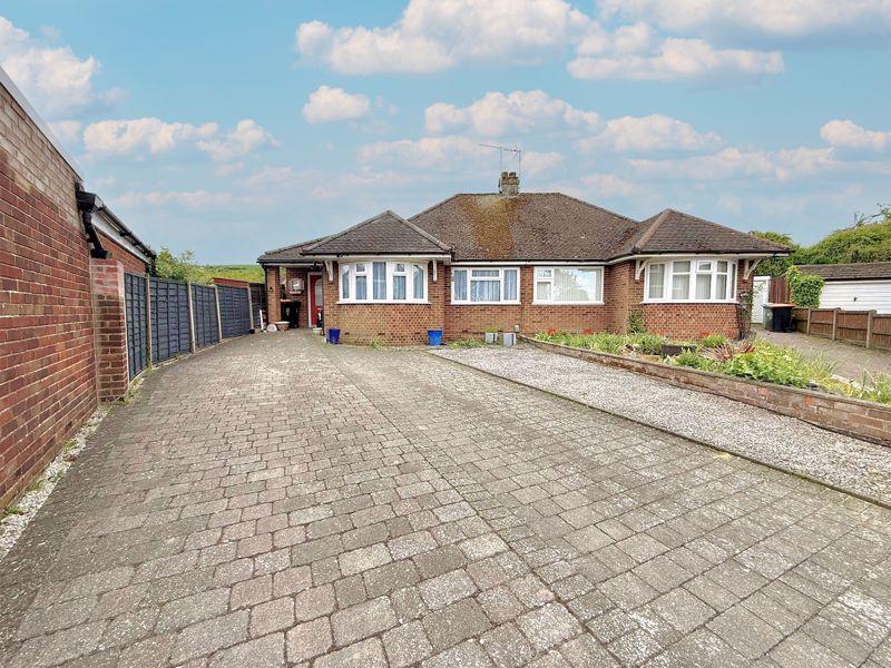 Ludun Close, Dunstable 2 bed semi-detached bungalow - £375,000