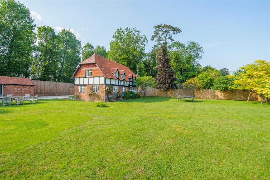 Station Road, Wantage OX12 4 bed detached house to rent - £3,750 pcm (£ ...